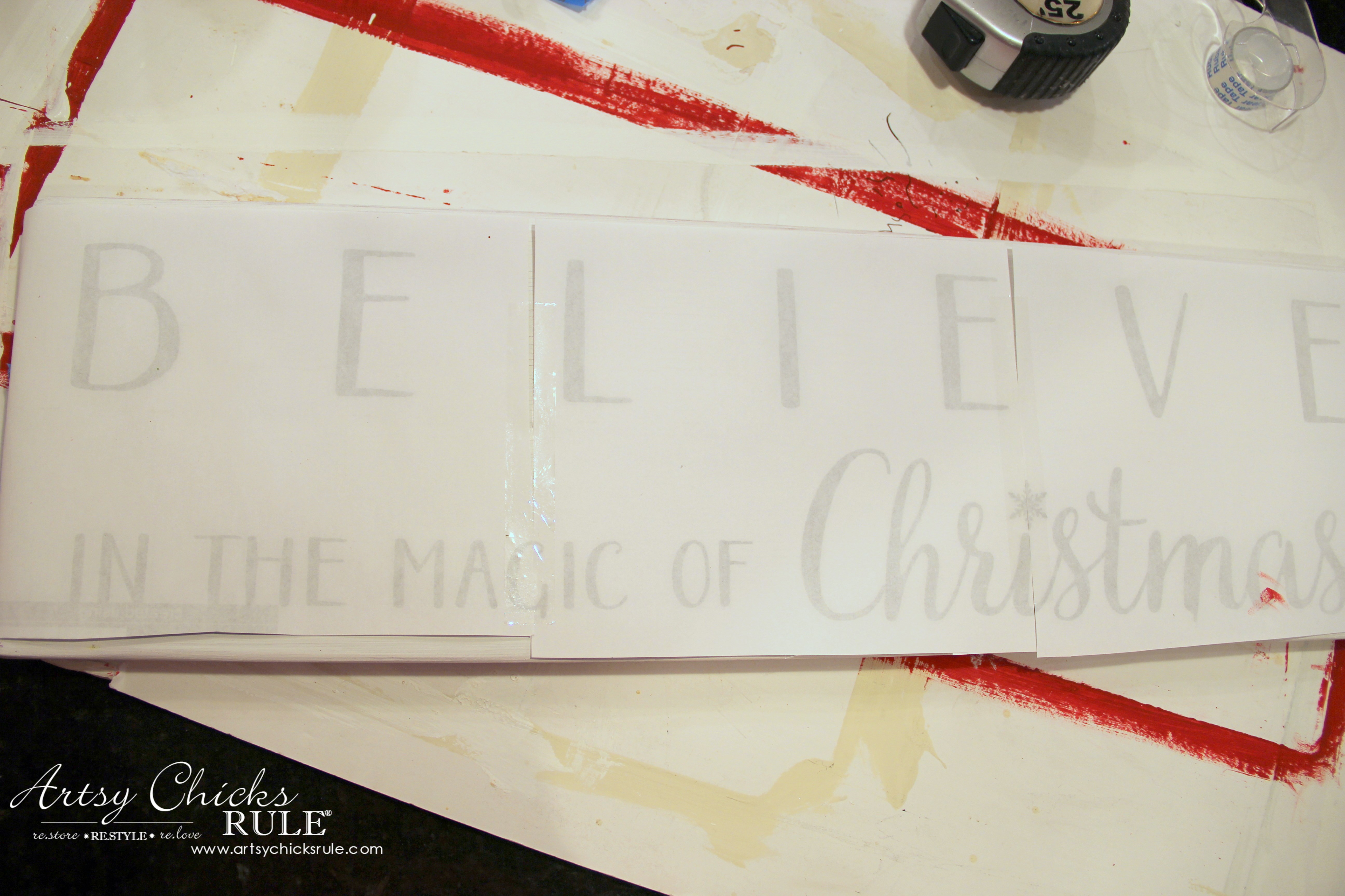 DIY Believe in the Magic of Christmas Sign - Artsy Chicks Rule®