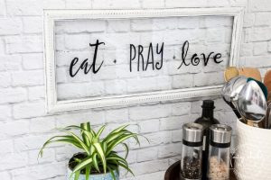 Eat Pray Love Sign (and FREE printable!!) - Artsy Chicks Rule®